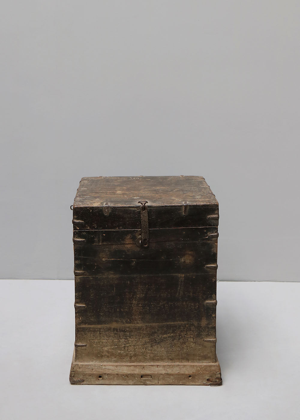 CHINESE TRUNK #1 – Studio Oliver Gustav