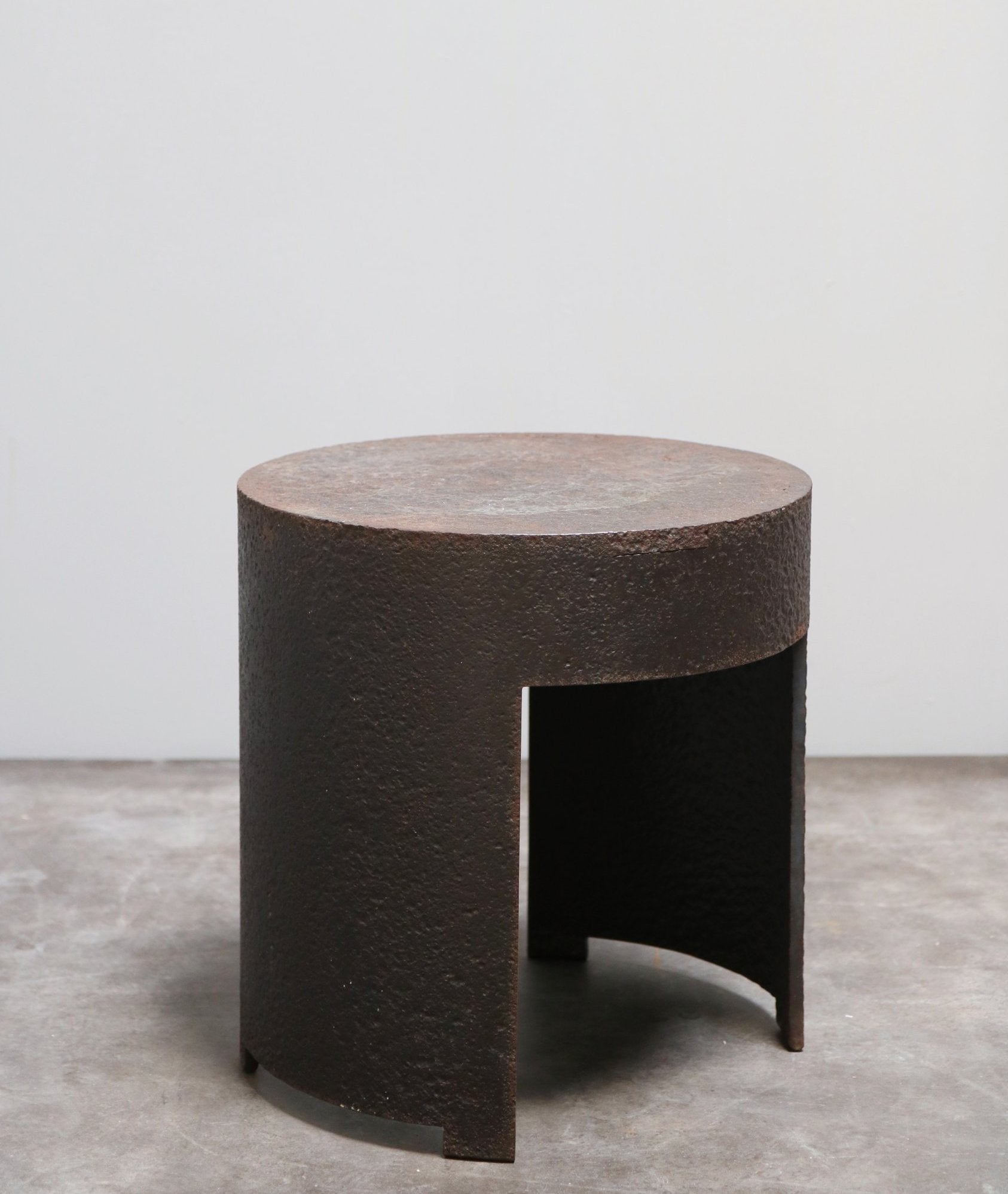 IRON SIDE TABLE – Studio Oliver Gustav